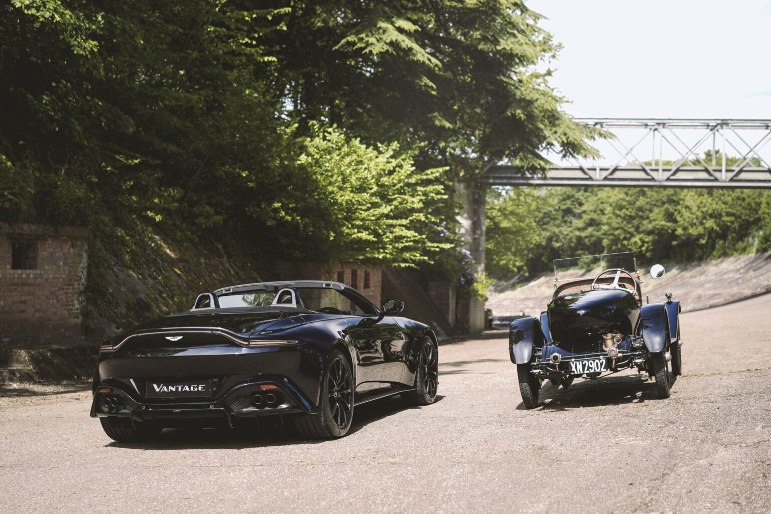 Aston Martin Valhalla: L’Hypercar Ibrida che Ridefinisce il Lusso Sportivo